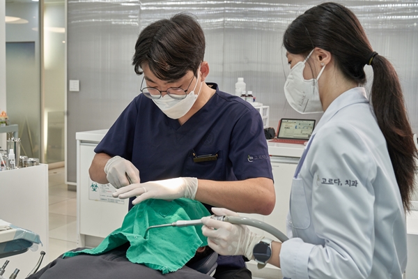 어금니 임플란트, 보철물 및 맞춤 지대주 중요