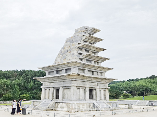 8. 익산 미륵사지(彌勒寺址)