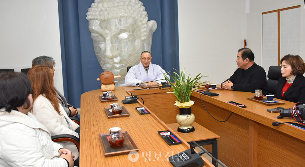 전북 청년경제인불자들, 금산사에 어르신·장애인용 휠체어 보시