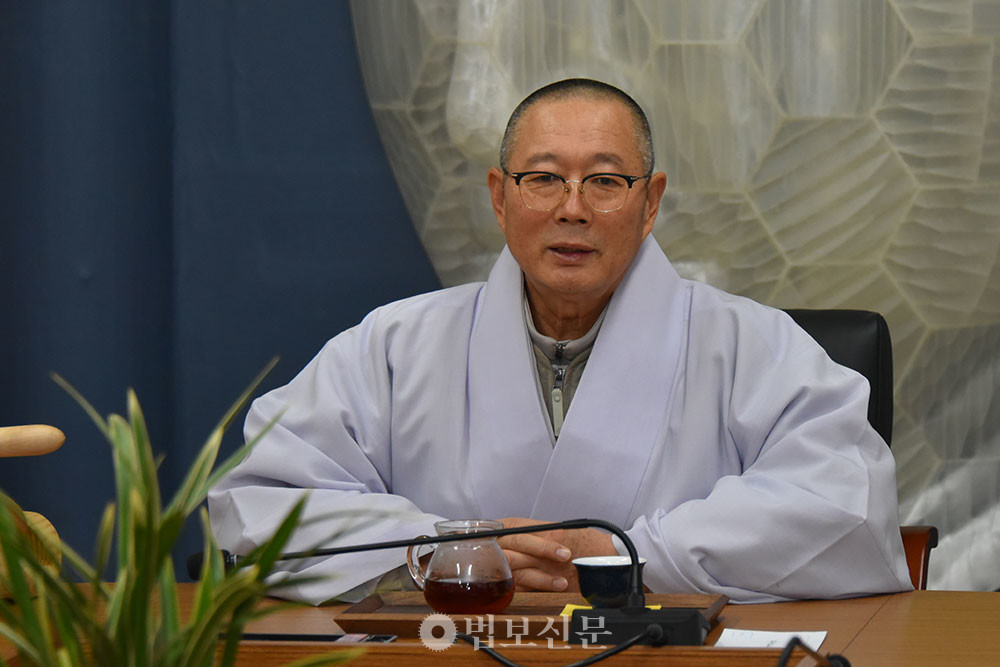 전북 청년경제인불자들, 금산사에 어르신·장애인용 휠체어 보시